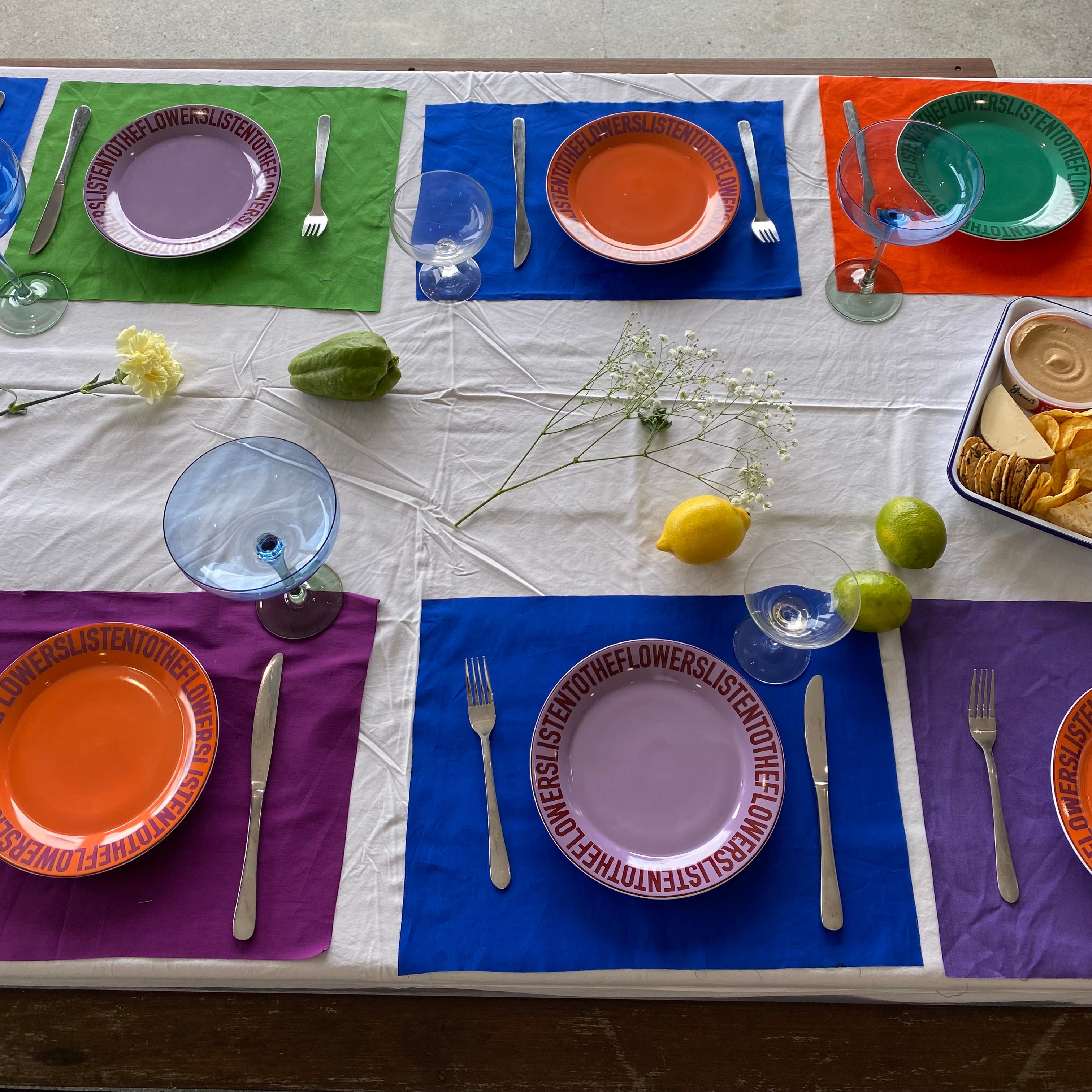 COLOURFUL CERAMIC PLATES – LISTEN TO THE FLOWERS